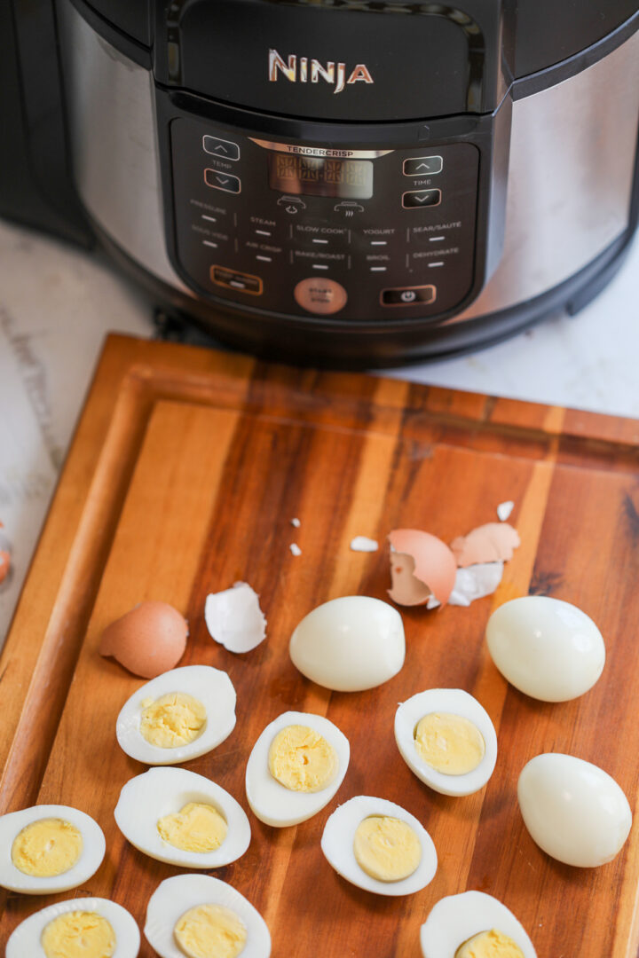 Ninja Foodi Hard Boiled Eggs - wholelottaairfrying.com